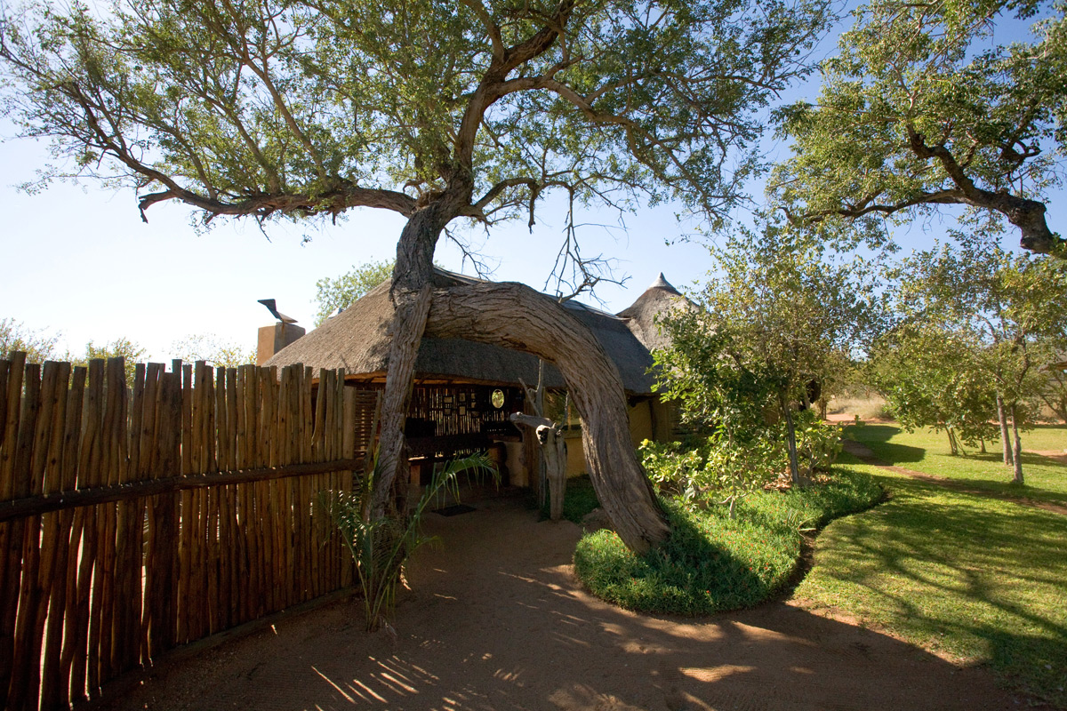 camp-entrance-day - Sun Destinations Safari