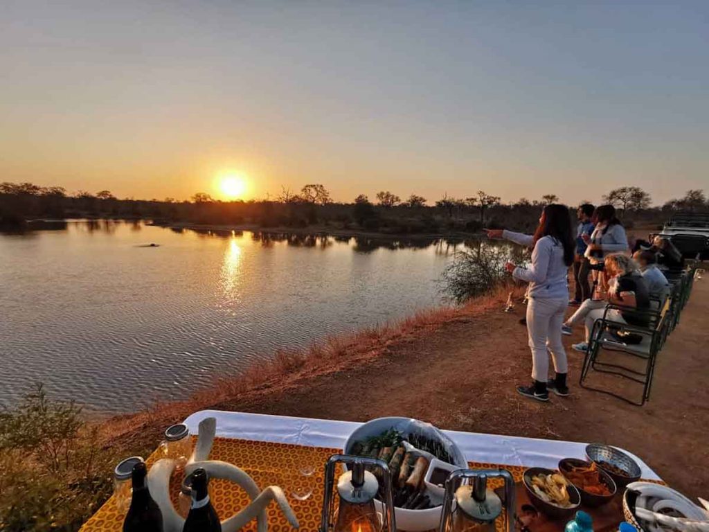 Fantastico Sundowner Session at Walkers Bush Villa